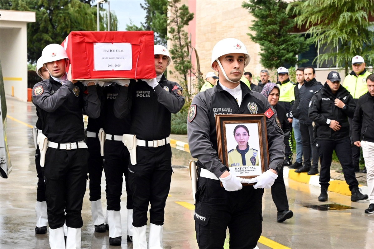Şehit polis Hatice Ünal için Manisa Emniyeti'nde cenaze töreni ...
