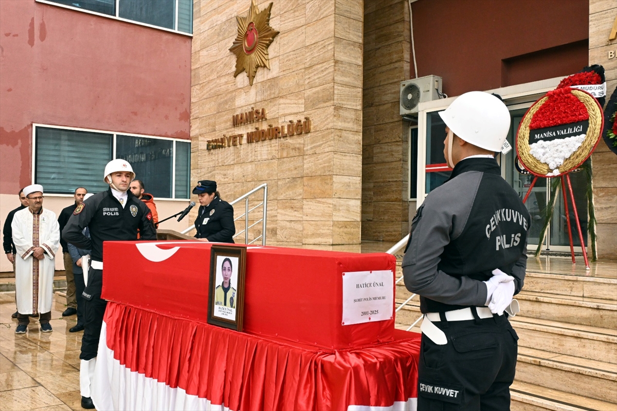 Şehit polis Hatice Ünal için Manisa Emniyeti'nde cenaze töreni ...