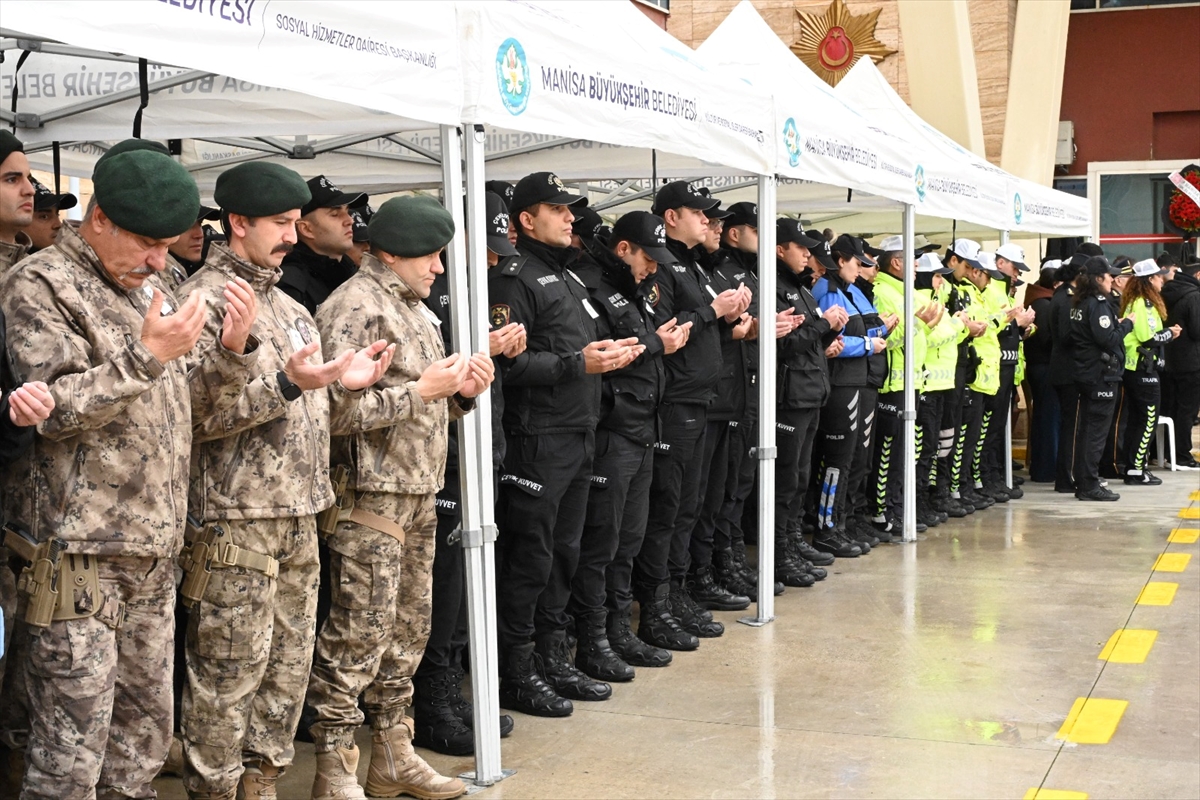 Şehit polis Hatice Ünal için Manisa Emniyeti'nde cenaze töreni ...